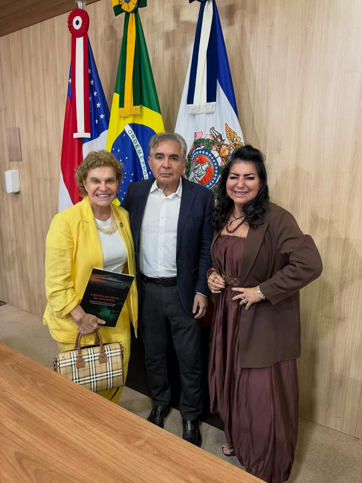 9 - Edna Ny, desembafagadorf Flávio Pascarelli e a juiza Lúcia Maria ...